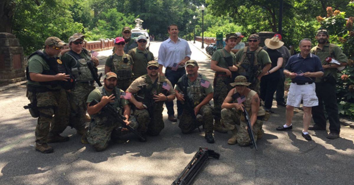 Georgia state senator under fire for posing with controversial militia ...