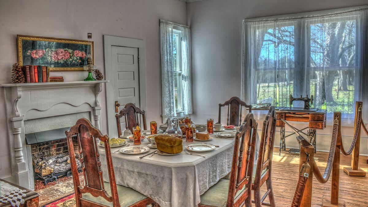 This vintage train will take you to all these quirky and cool Georgia sites